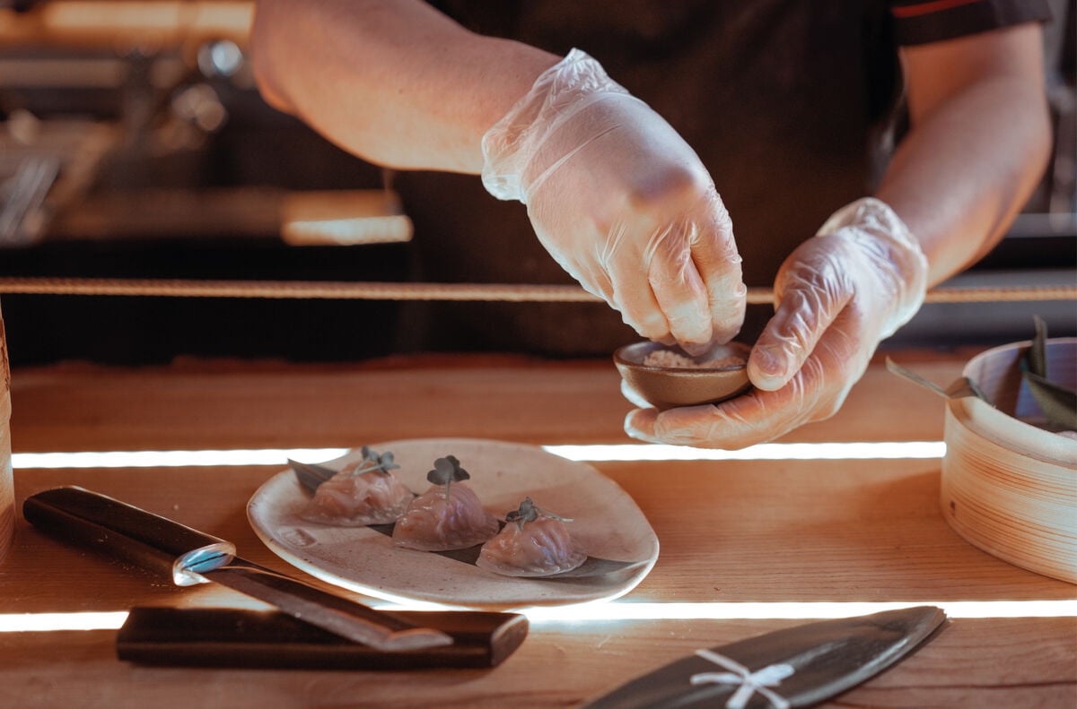 CINCO CLAVES PARA LA INOCUIDAD DE LOS ALIMENTOS EN RESTAURANTES